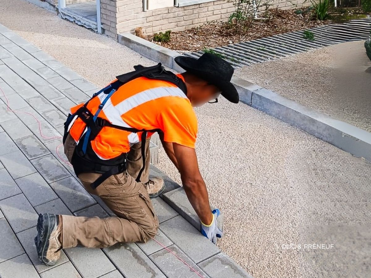 Effort assistance solutions: Exoskeletons & Cobots | RB3D